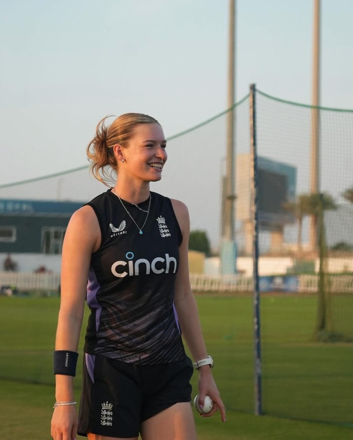 Lauren Bell: England’s Towering Fast-Bowling Sensation