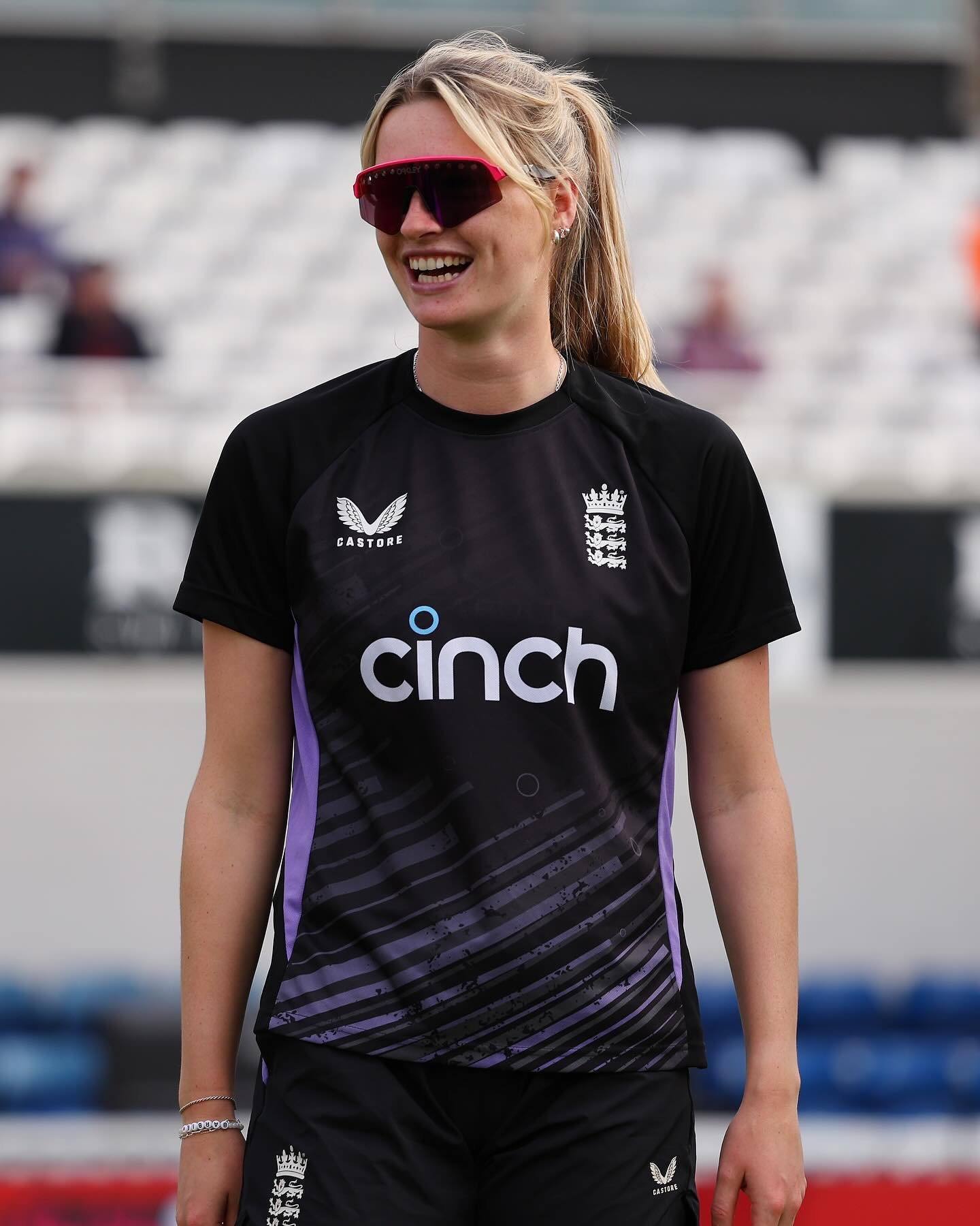Lauren Bell: England’s Towering Fast-Bowling Sensation