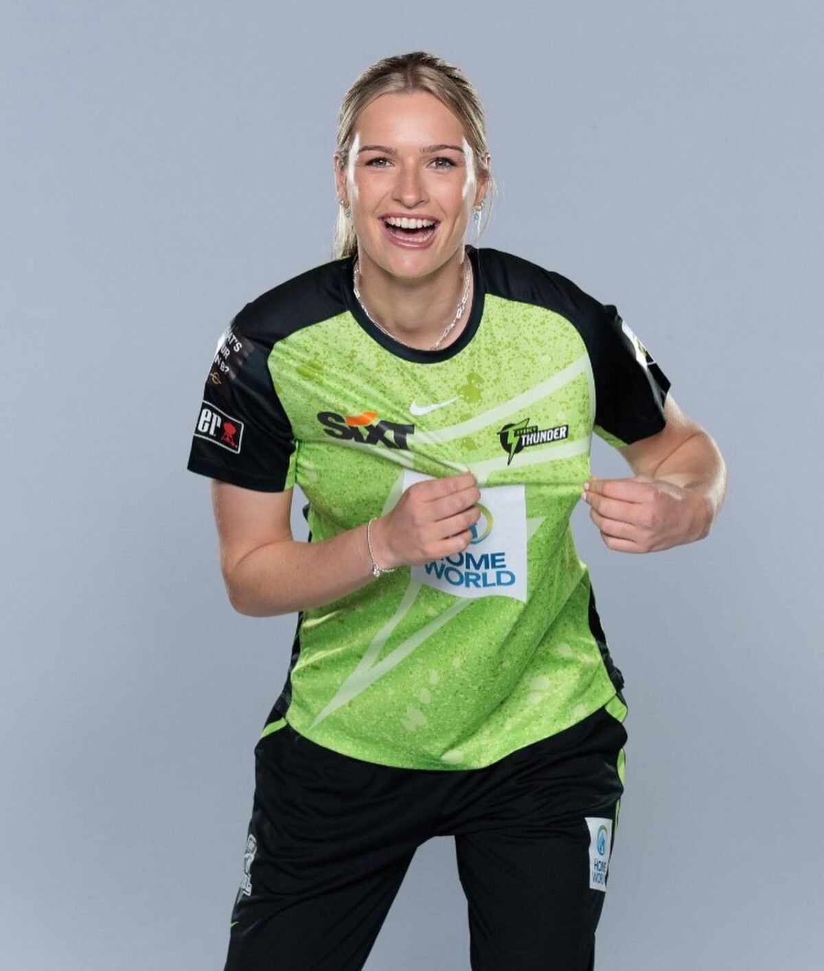 Lauren Bell: England’s Towering Fast-Bowling Sensation