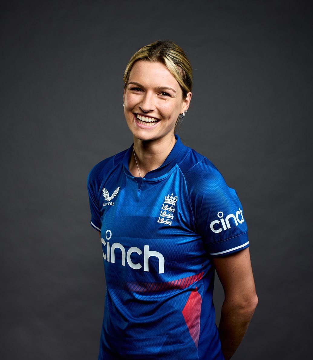 Lauren Bell: England’s Towering Fast-Bowling Sensation